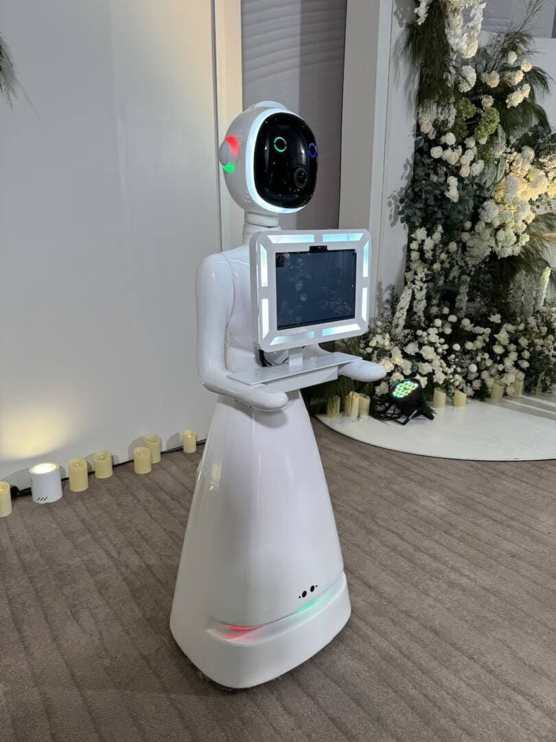 Robot PhotoBooth บริการ เช่า โฟโต้ บูธ หุ่นยนต์ ถ่ายรูป
